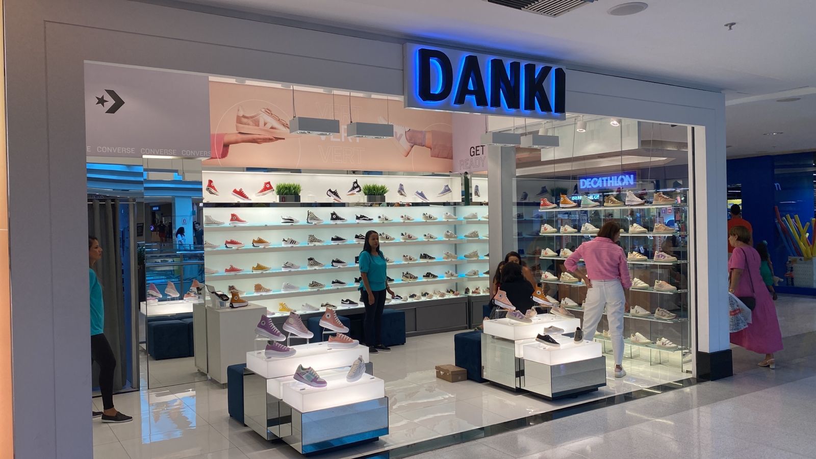 Lojas de tênis vai inaugurar uma unidade no shopping RioMar e está ...